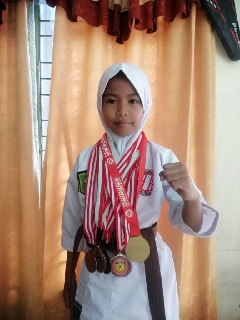 Raih Emas, Chania Alifia Zahra Siswa MIN 1 Pekanbaru Harumkan Indonesia ...